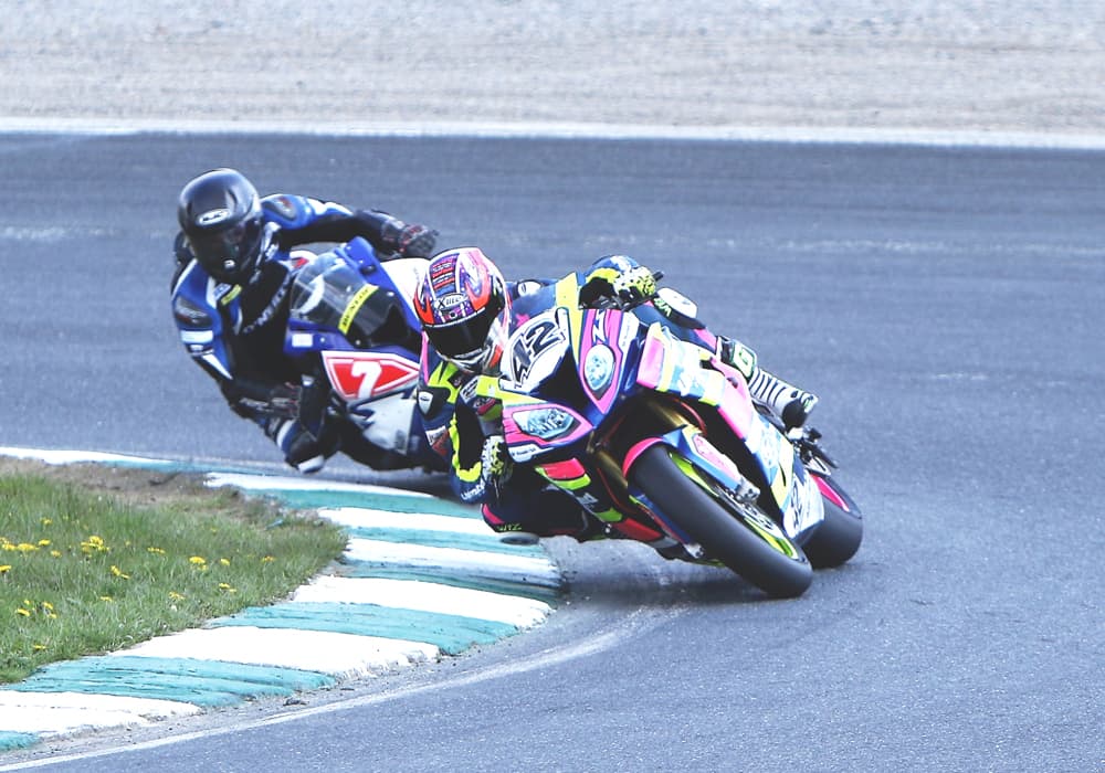 Thrilling Dunlop Masters Superbike Races Go Down To The Wire